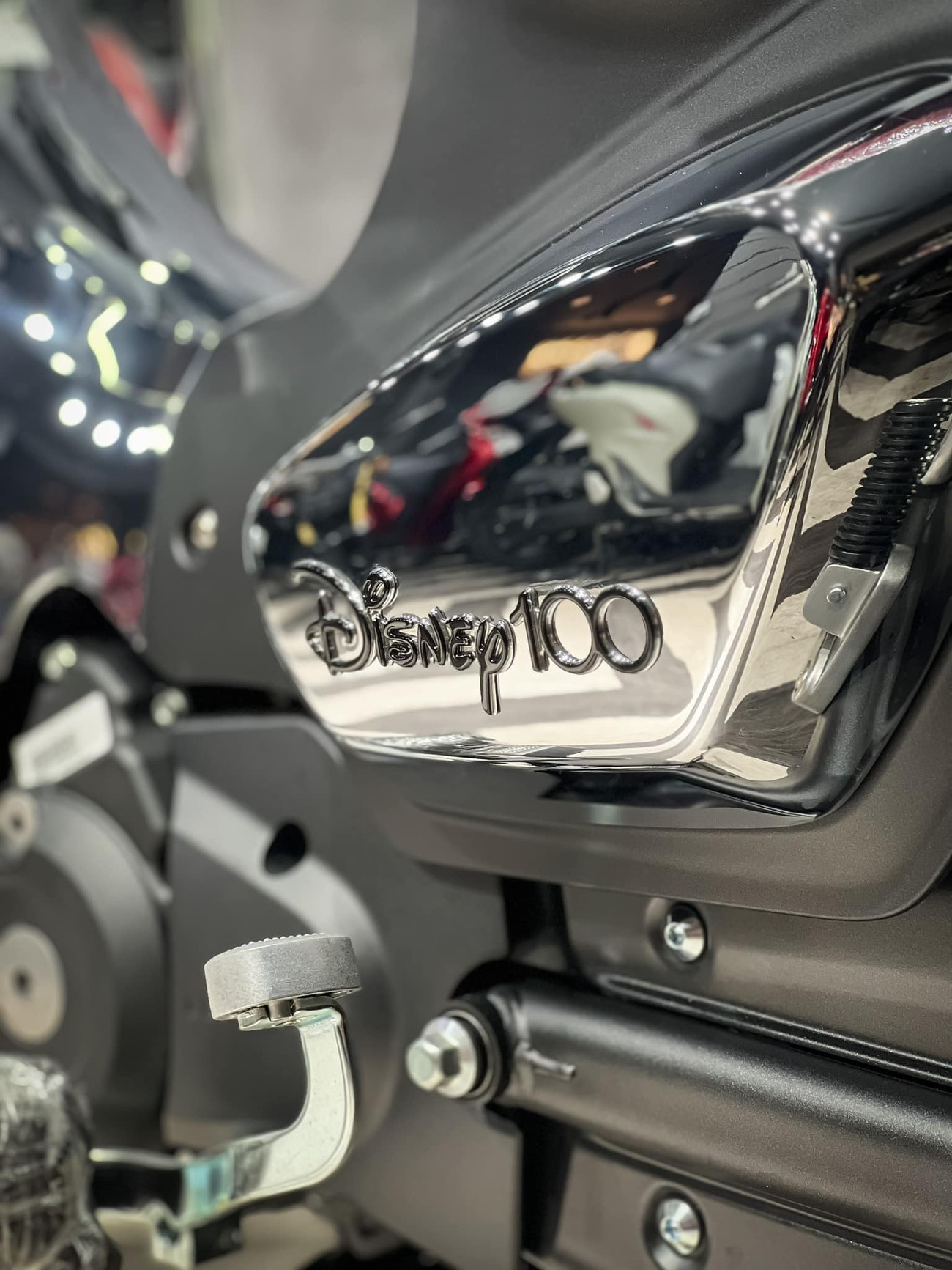 Honda Super Cub phiên bản Disney giá hơn 200 triệu đồng tại Việt Nam ...