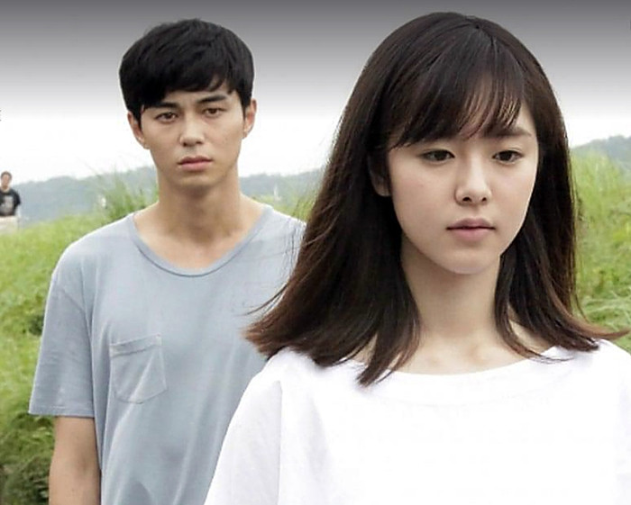 Tài tử 'Death Note' sống trong rừng cùng ba cô gái sau khi phản bội vợ ...