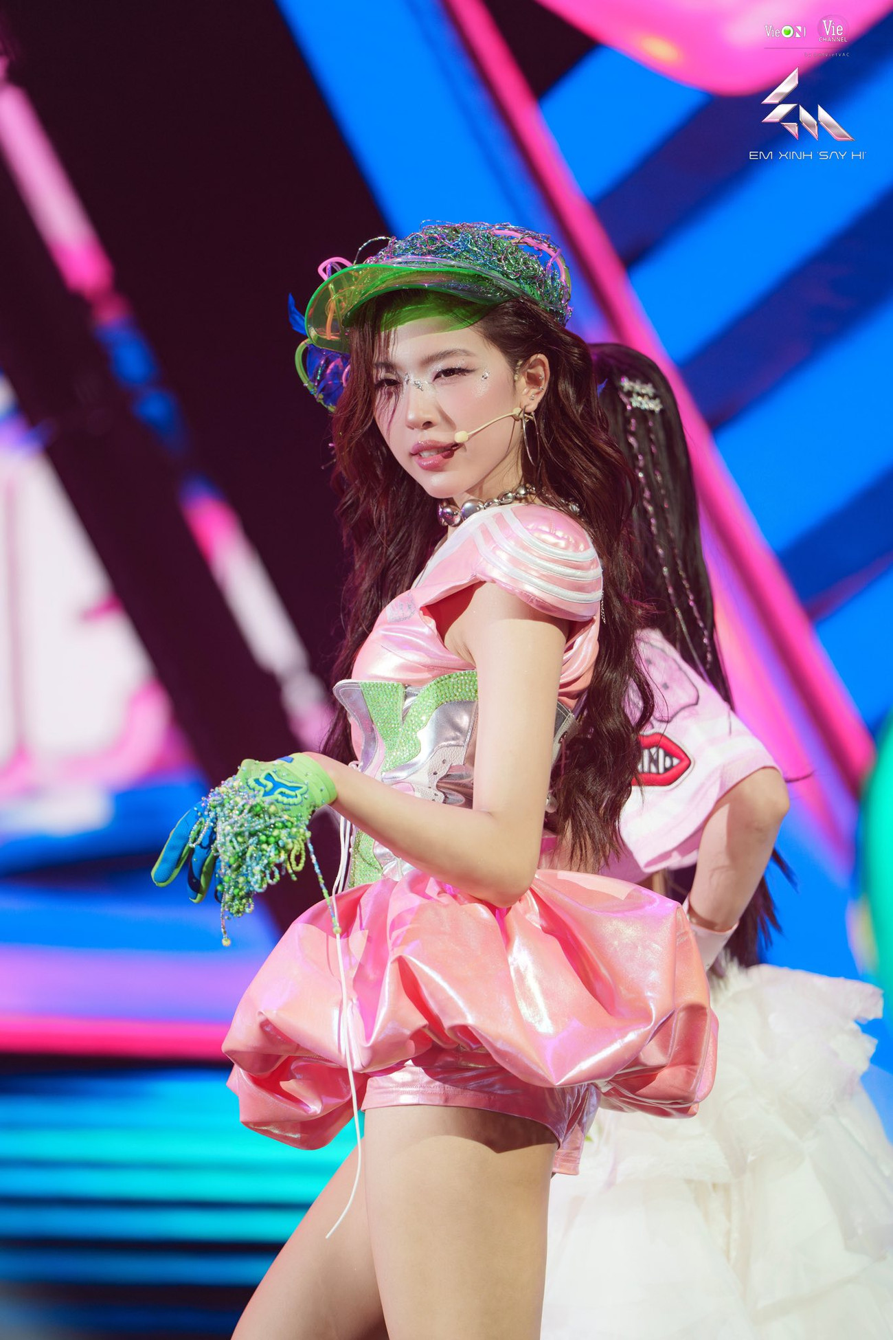 Tham gia Em Xinh "Say Hi", LyHan, Ánh Sáng AZA và Lamoon bùng nổ lượt theo dõi | Báo điện tử ...