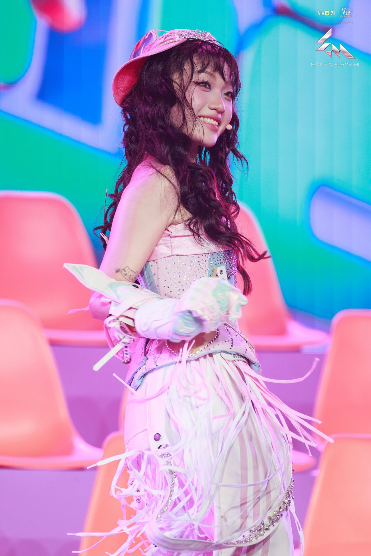 Em Xinh Say Hi: Hoàng Duyên, Chi Xê thử nghiệm phong cách mới nhưng gây ...