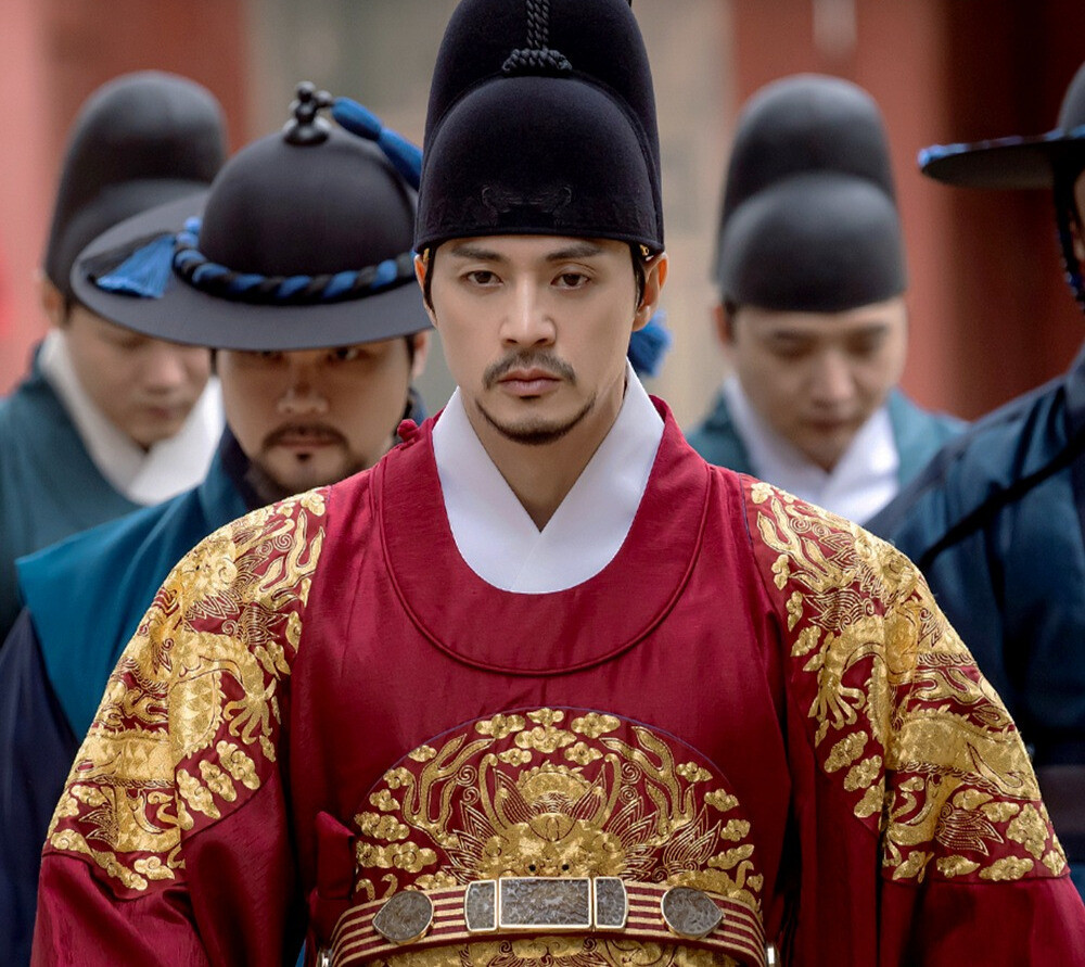 Cung Điện Ma Ám: Kim Ji Hoon thoát mác "ác nam" để hóa thân hiền vương ...