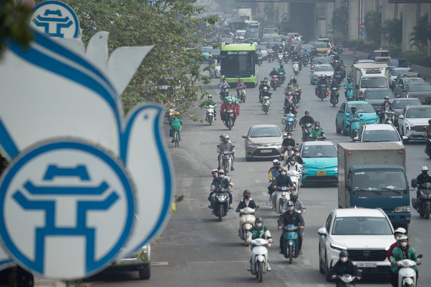 Người lao động trẻ và bài toán ở lại Hà Nội giữa tình trạng ô nhiễm ...