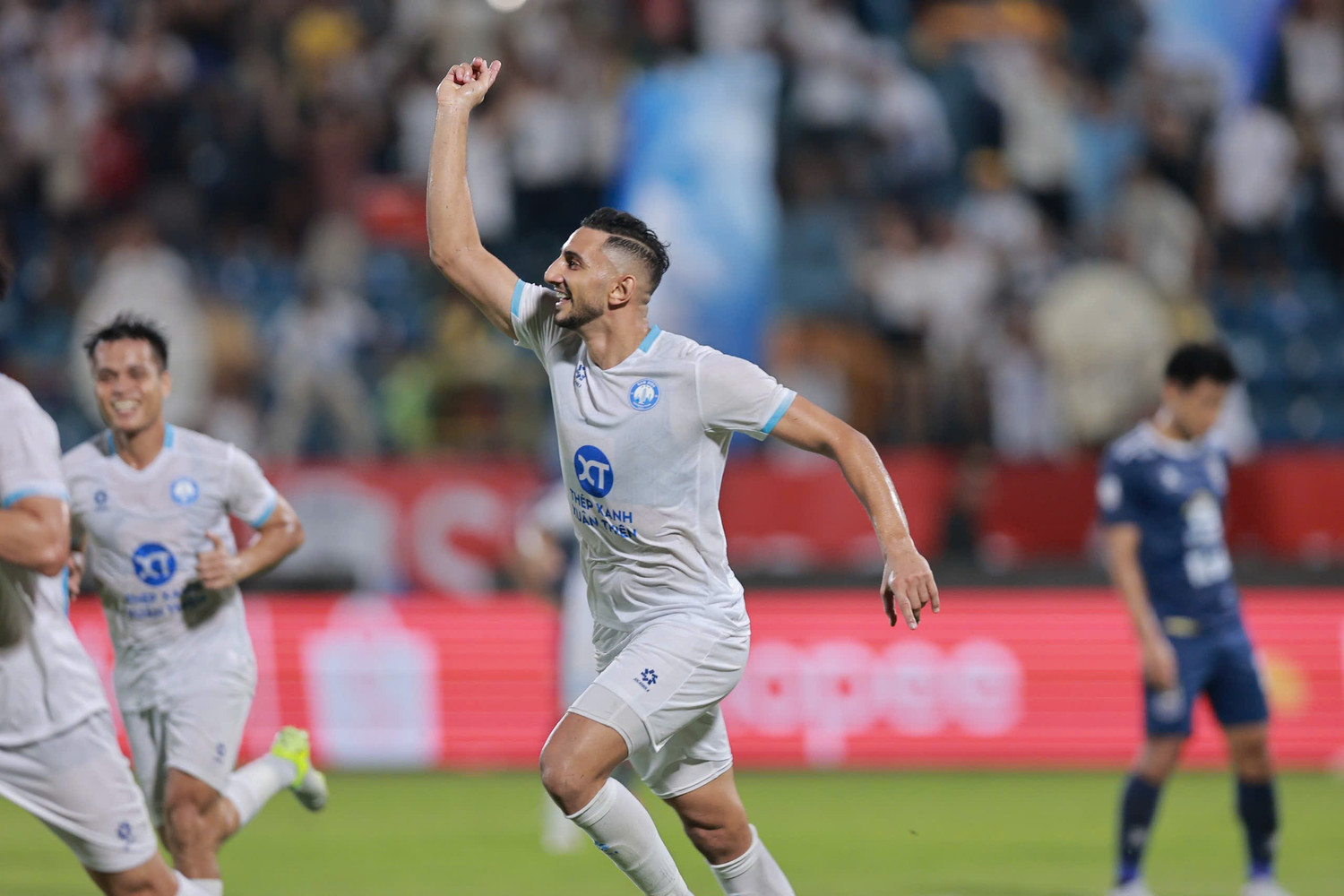 Lâm Ti Phông toả sáng, Nam Định thắng nhọc Svay Rieng ở cúp C1 Đông Nam ...