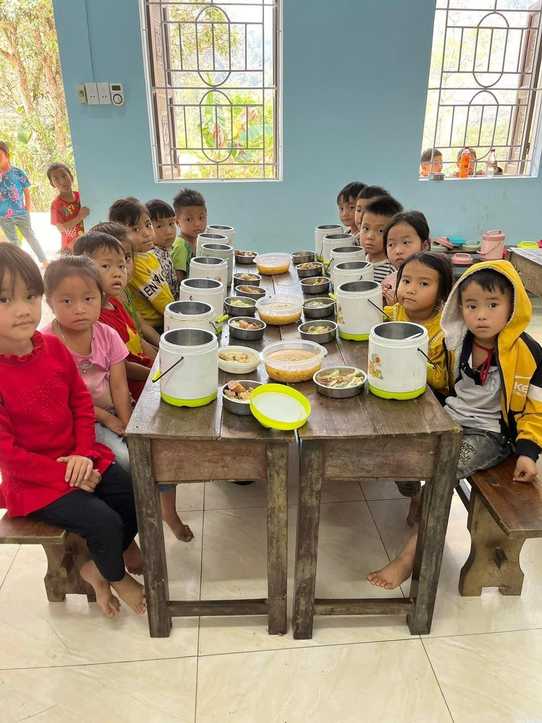 Xôn xao tính minh bạch của dự án Nuôi Em: Hoàng Hoa Trung, Đen Vâu lên ...