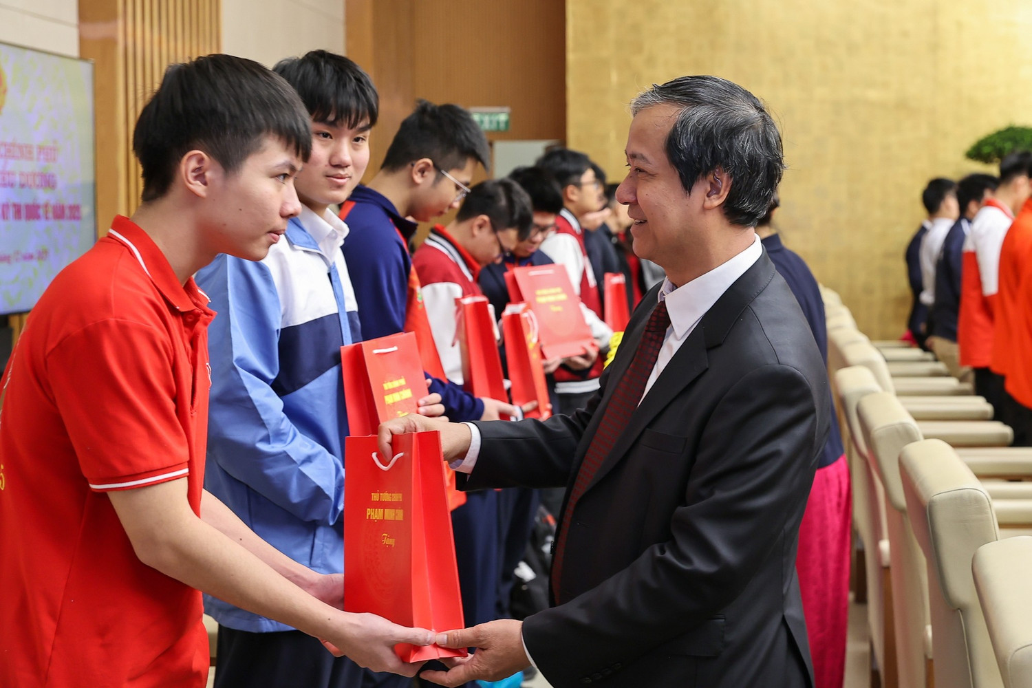Thủ tướng gặp mặt 91 học sinh đoạt giải quốc tế năm 2025 | Báo điện tử ...