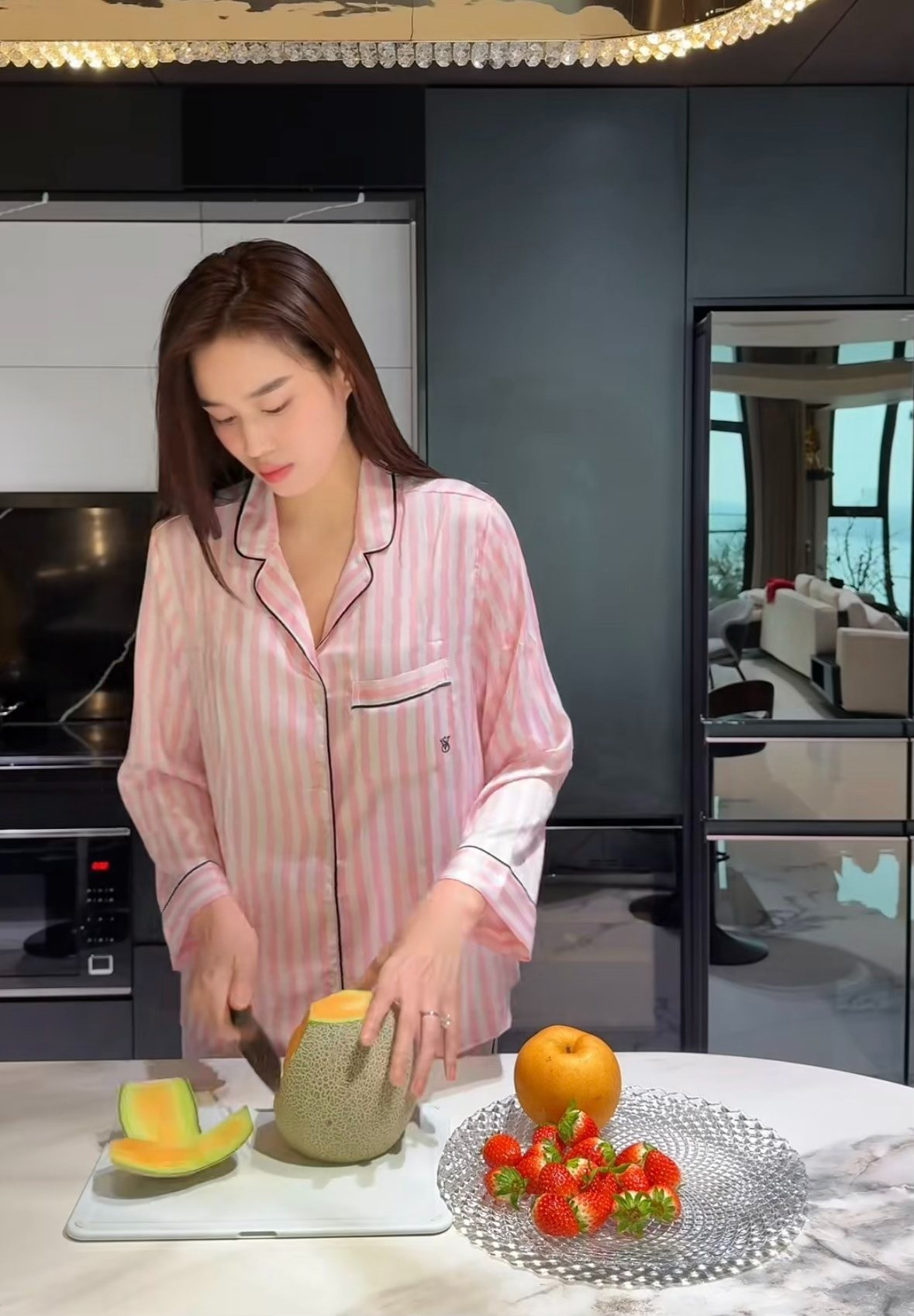 Doanh nhân Viết Vương nói gì trong clip của Hoa hậu Đỗ Thị Hà mà khán ...