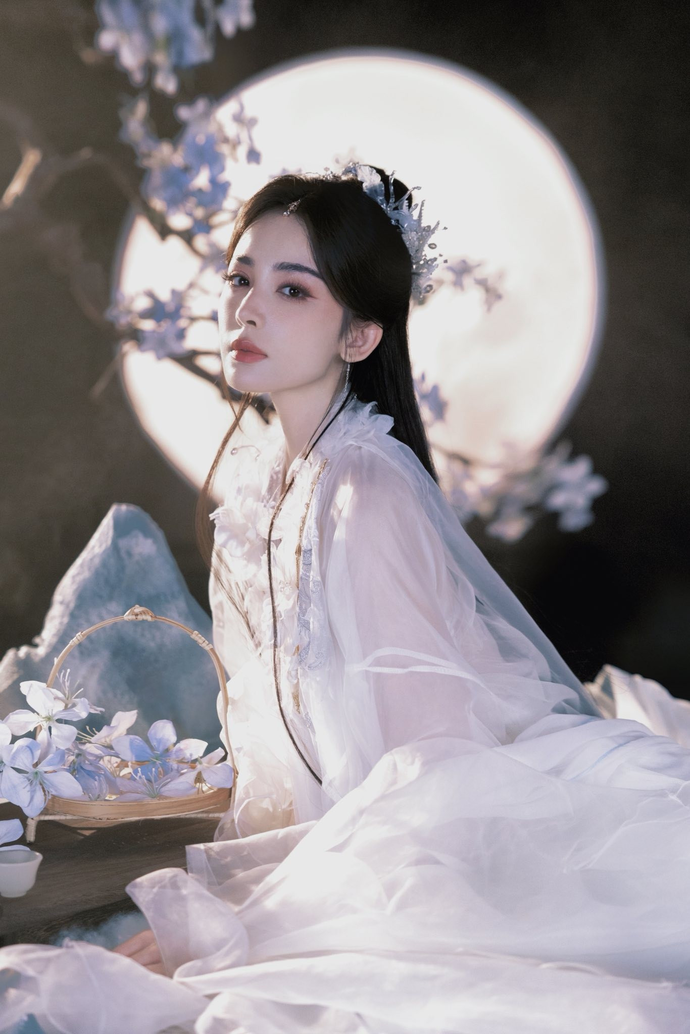 Địch Lệ Nhiệt Ba, Cổ Lực Na Trát lộng lẫy tựa tiên nữ trong tạo hình Hằng Nga | Báo điện tử Tiền ...