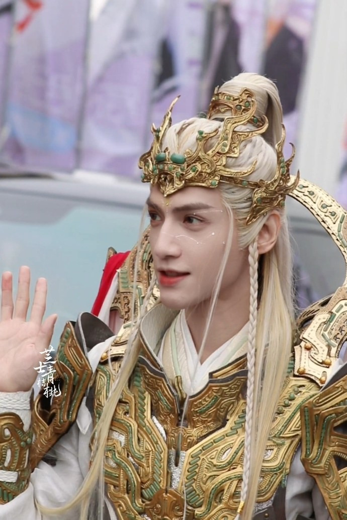 Thủy Long Ngâm: La Vân Hi gây sóng gió với lớp trang điểm đậm hơn cả nữ ...