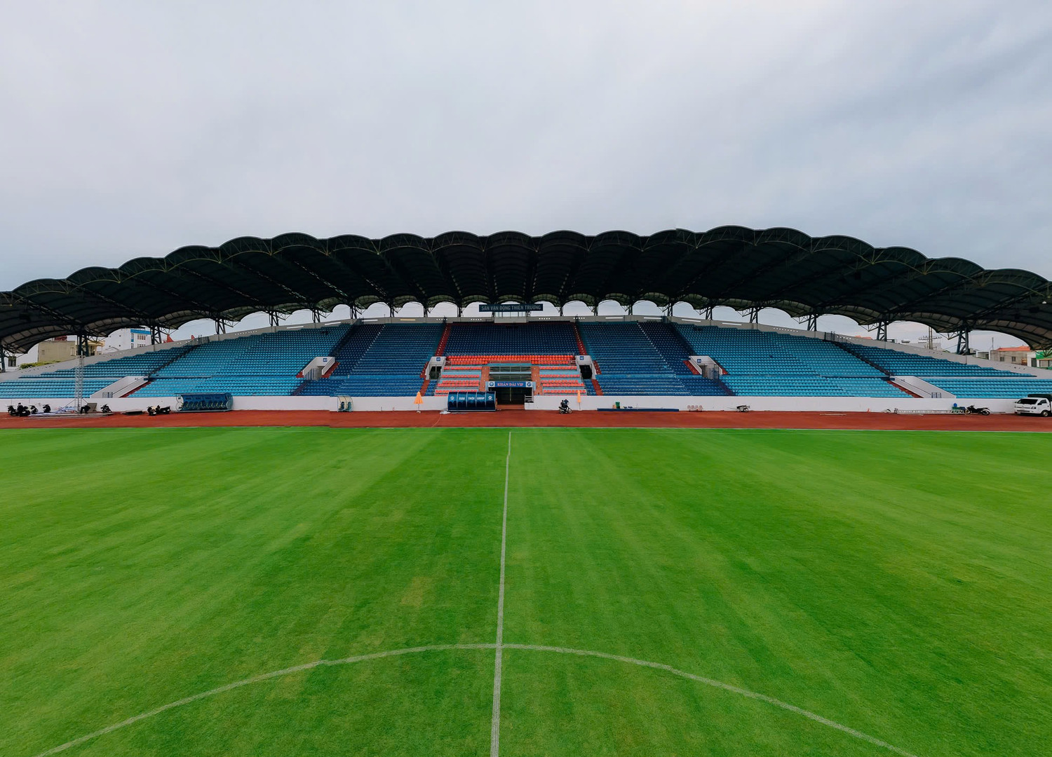 Sân Thiên Trường tuyệt đẹp, sẵn sàng cho Siêu Cúp Bóng đá Quốc gia 2024 ...