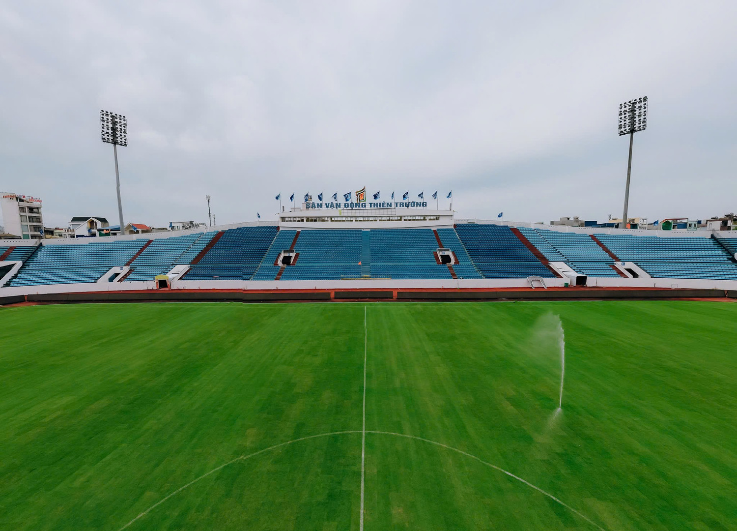 Sân Thiên Trường tuyệt đẹp, sẵn sàng cho Siêu Cúp Bóng đá Quốc gia 2024 ...