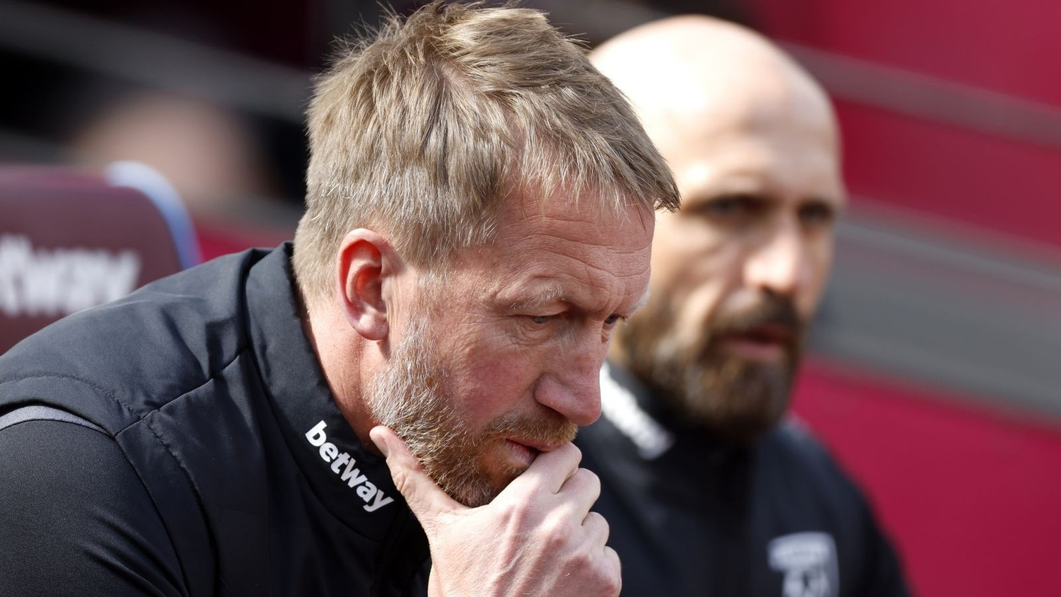 HLV thứ hai ở Ngoại hạng Anh mùa này bị sa thải, và được thay thế bởi ...