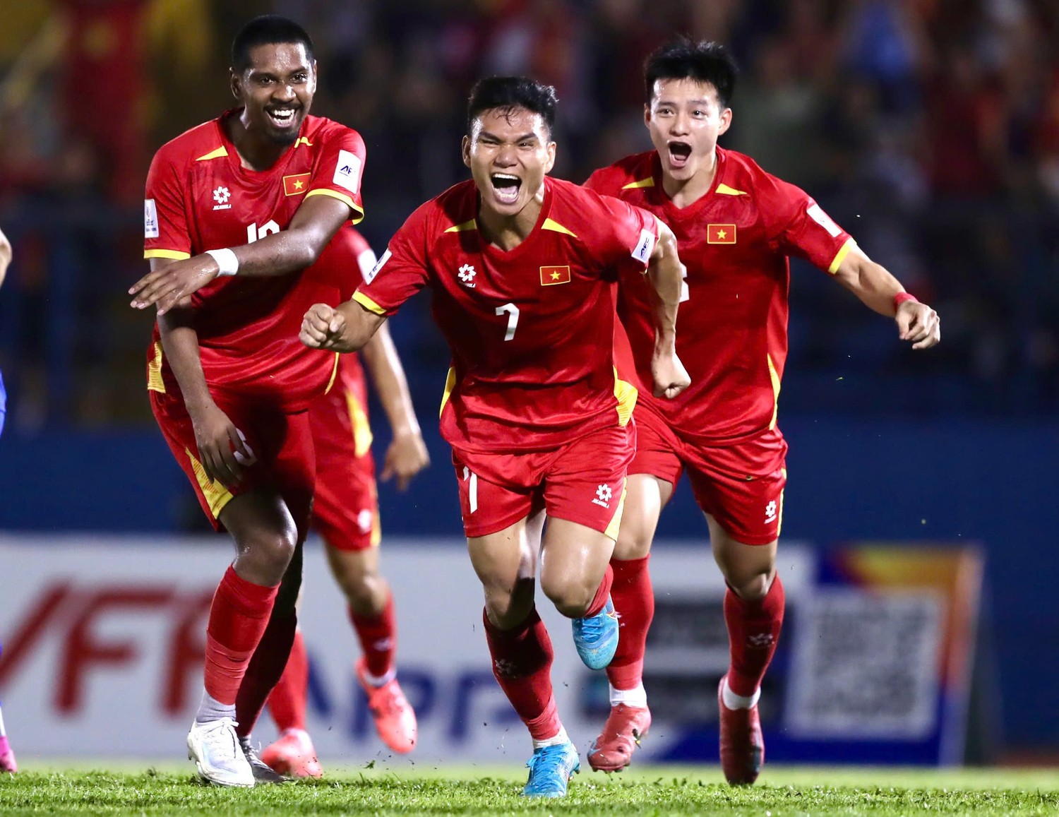 'Đội tuyển Việt Nam sút còn nhiều hơn số đường chuyền qua vạch giữa sân ...