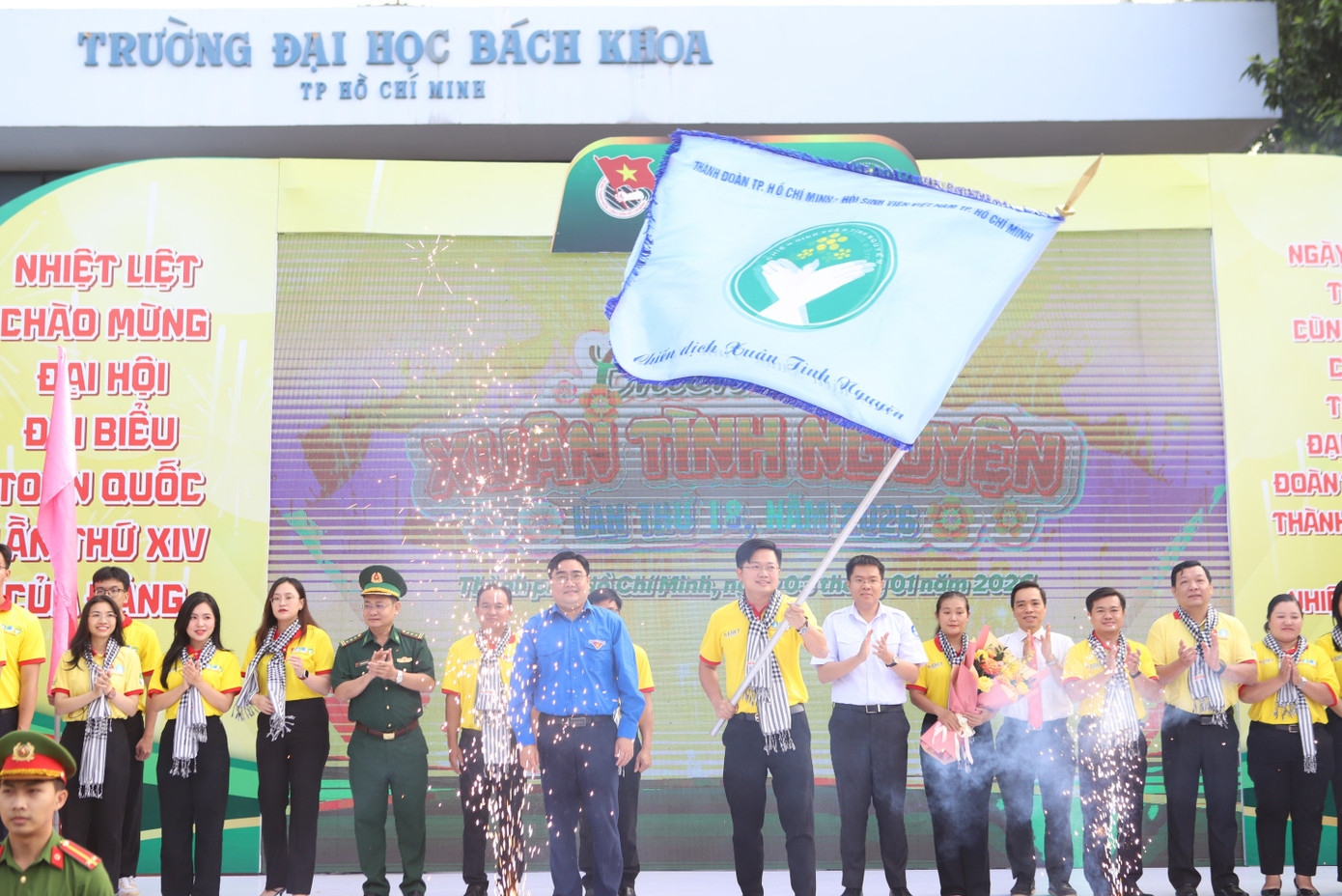 Dàn hoa hậu, nhà vô địch SEA Games, công dân trẻ tiêu biểu TPHCM khởi ...