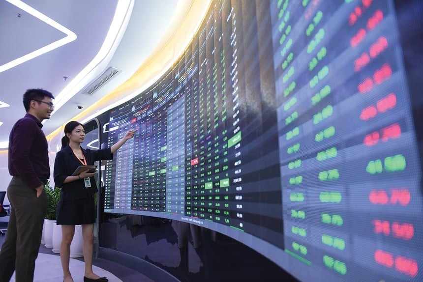 Cổ phiếu bất động sản nằm sàn, VN-Index vẫn lập đỉnh mới | Báo điện tử ...