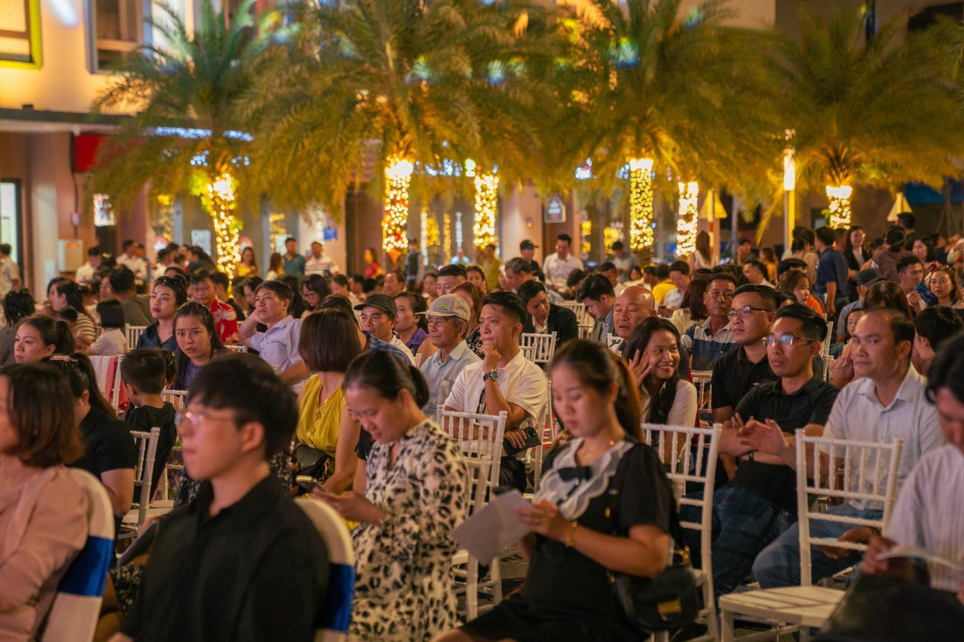 Ice Jungle - Show trình diễn nghệ thuật ánh sáng hiện đại bậc nhất Việt ...