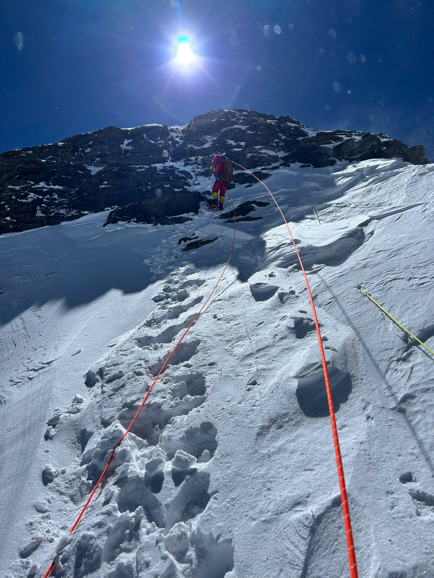 Cựu nhà báo Việt chinh phục ‘nóc nhà thế giới’ và đỉnh Lhotse trong 48h: Các ngọn núi dạy tôi ...