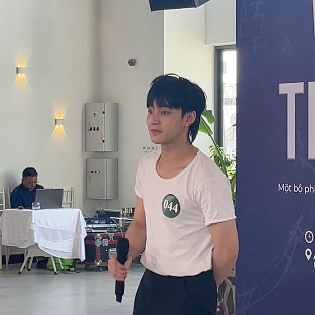 "Hotboy Người nhện" Neyun lộ nhan sắc thật qua cam thường khi đi ...