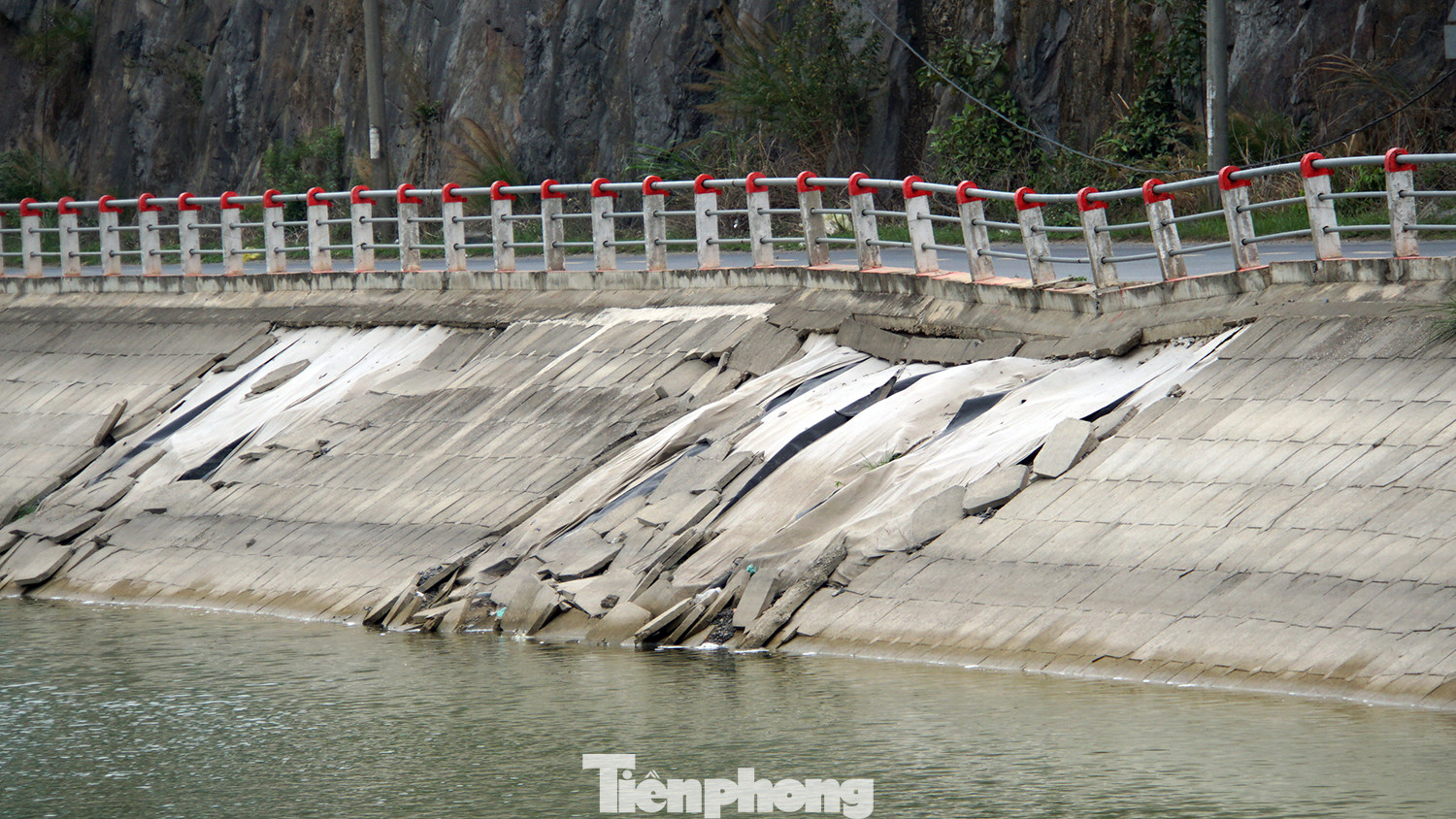 Hải Phòng sửa chữa bờ hồ nước ngọt lớn nhất Cát Bà | Báo điện tử Tiền Phong