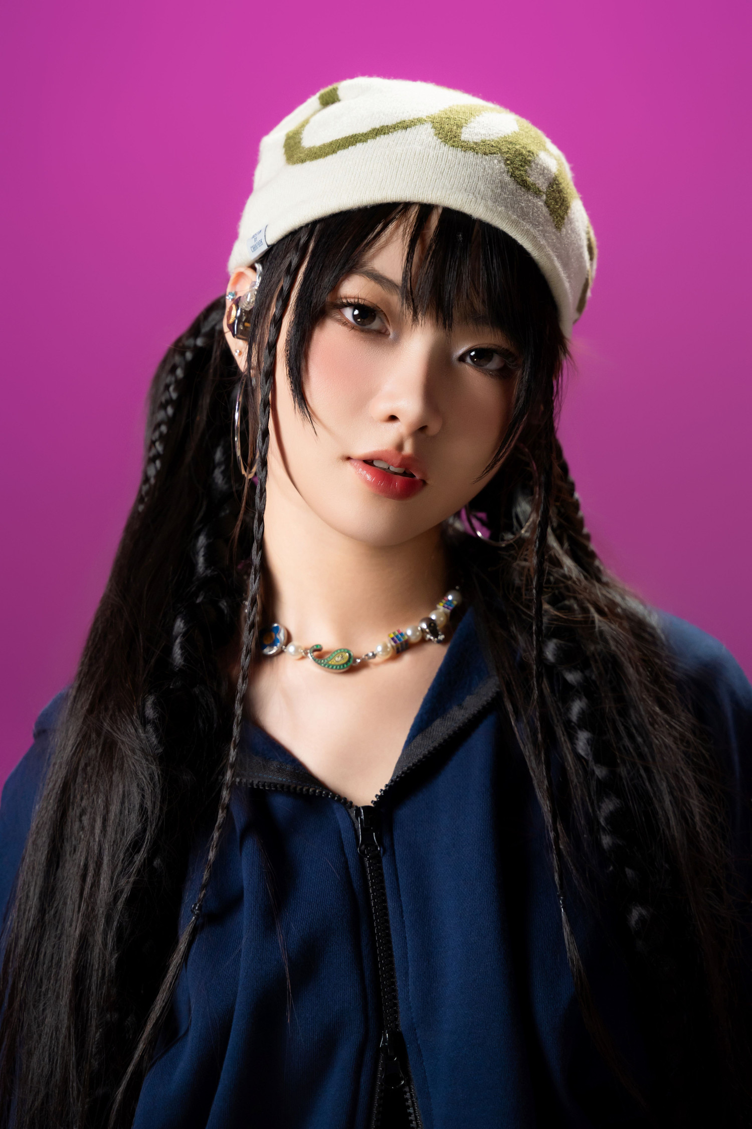 'Tân binh khủng long' gọi tên Ánh Sáng AZA: Làm idol từ năm 12 tuổi, 18 ...