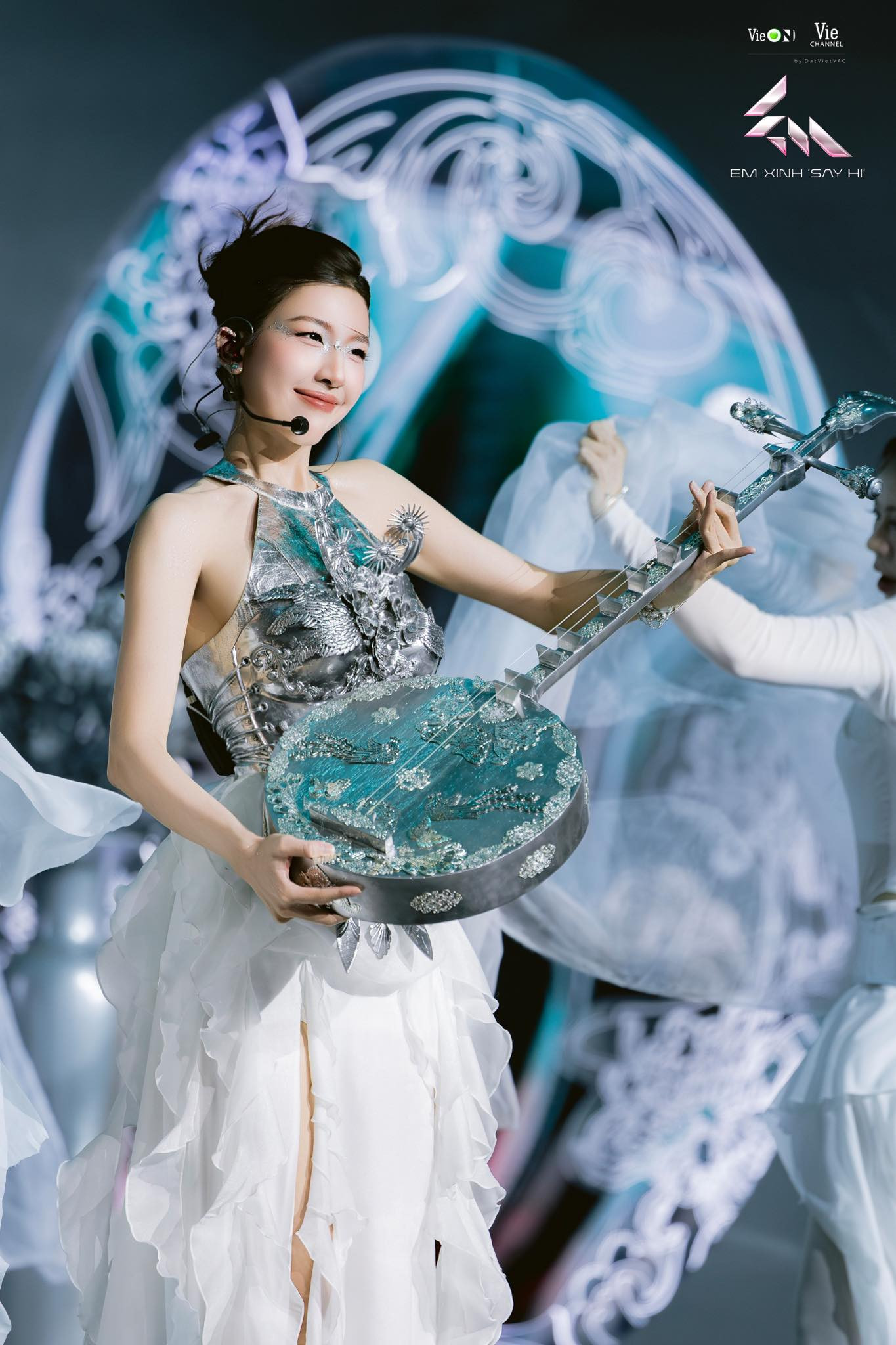 Live stage 1 Em Xinh Say Hi: Giọng hát trong veo của Lamoon Diễm Hằng "gây mê" | Báo điện tử ...