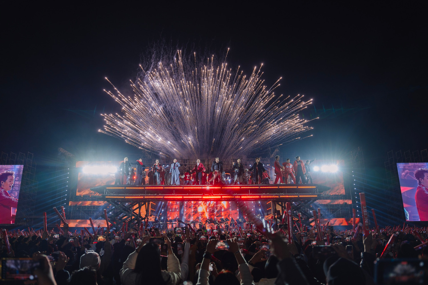 Concert ATVNCG Gai D-2 công bố kỷ lục 130.000 người check-in địa điểm ...
