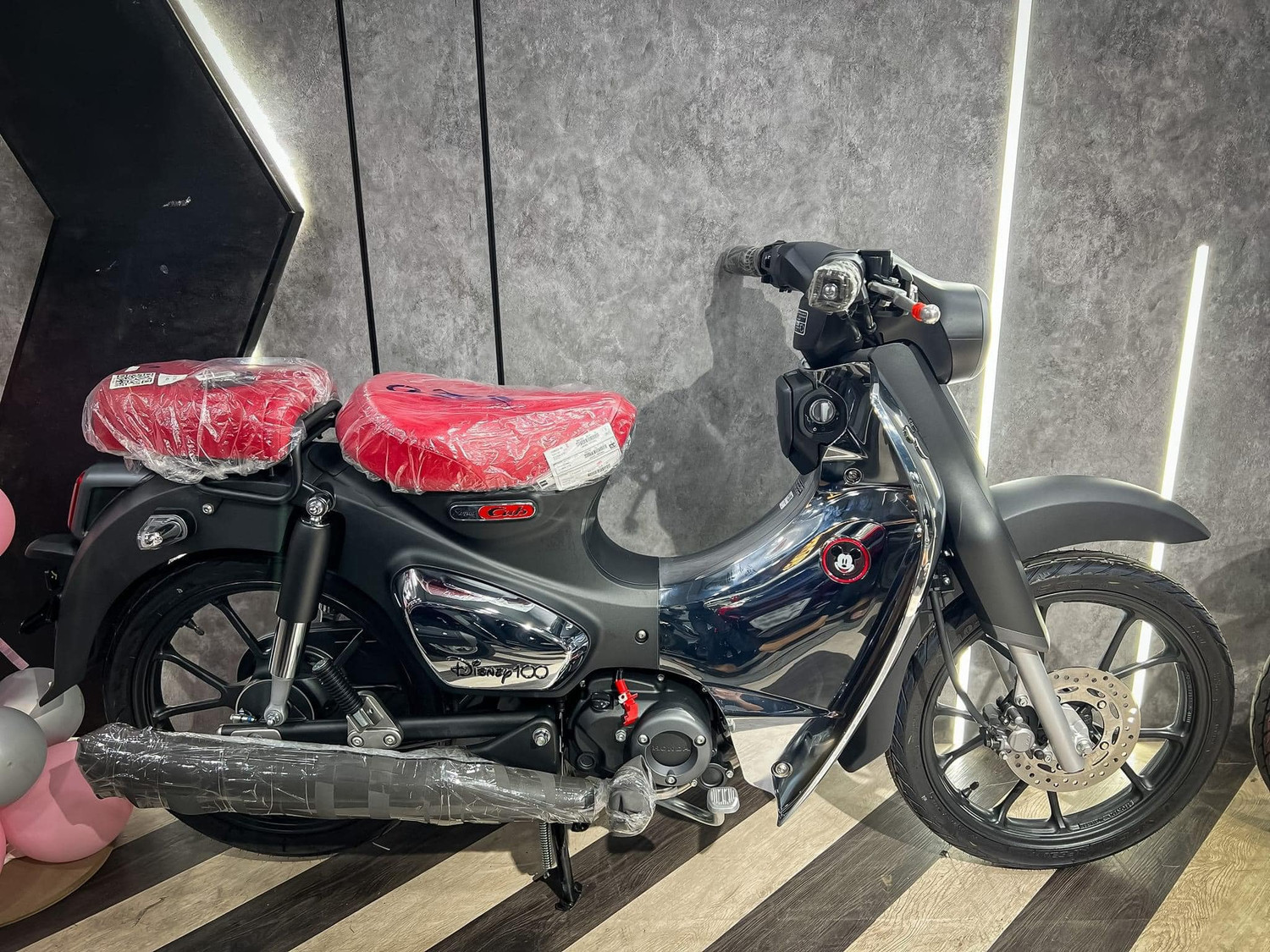 Honda Super Cub phiên bản Disney giá hơn 200 triệu đồng tại Việt Nam ...