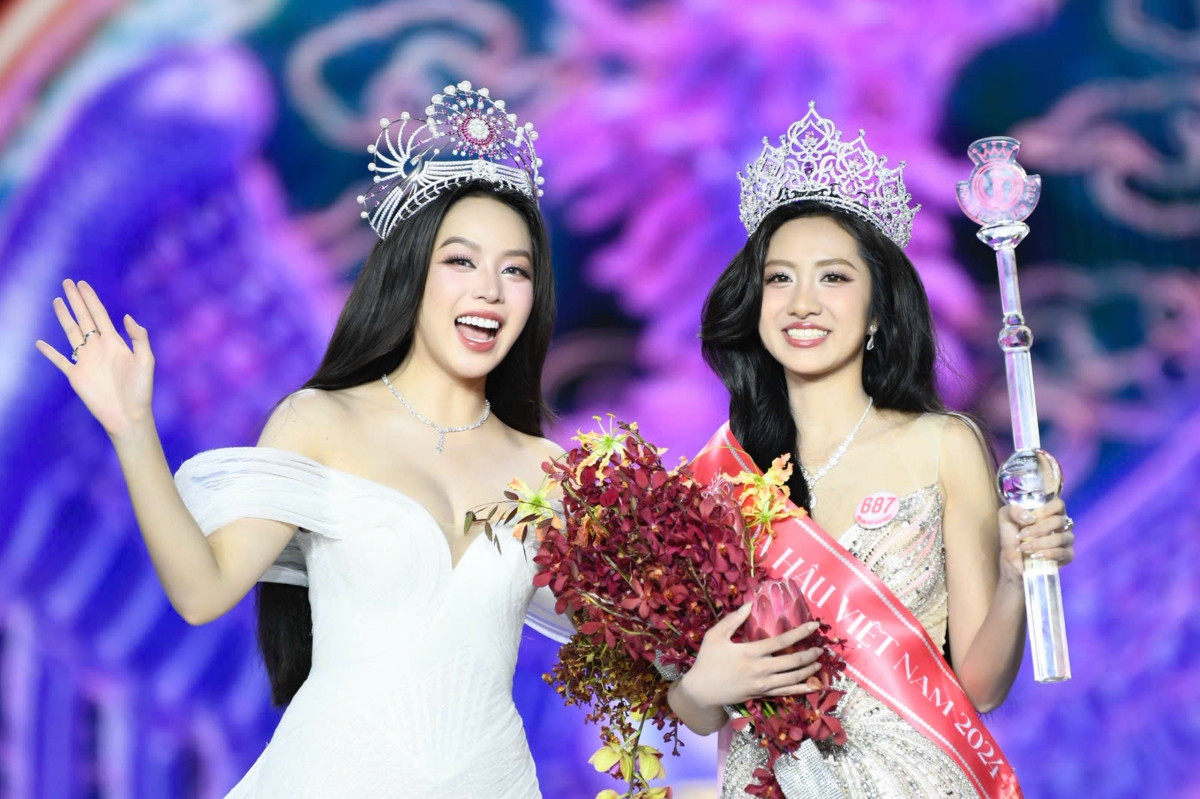 Khoảnh khắc thân thiết giữa Thanh Thủy - Trúc Linh trên sân khấu Hoa hậu Việt Nam 2024 | Báo ...