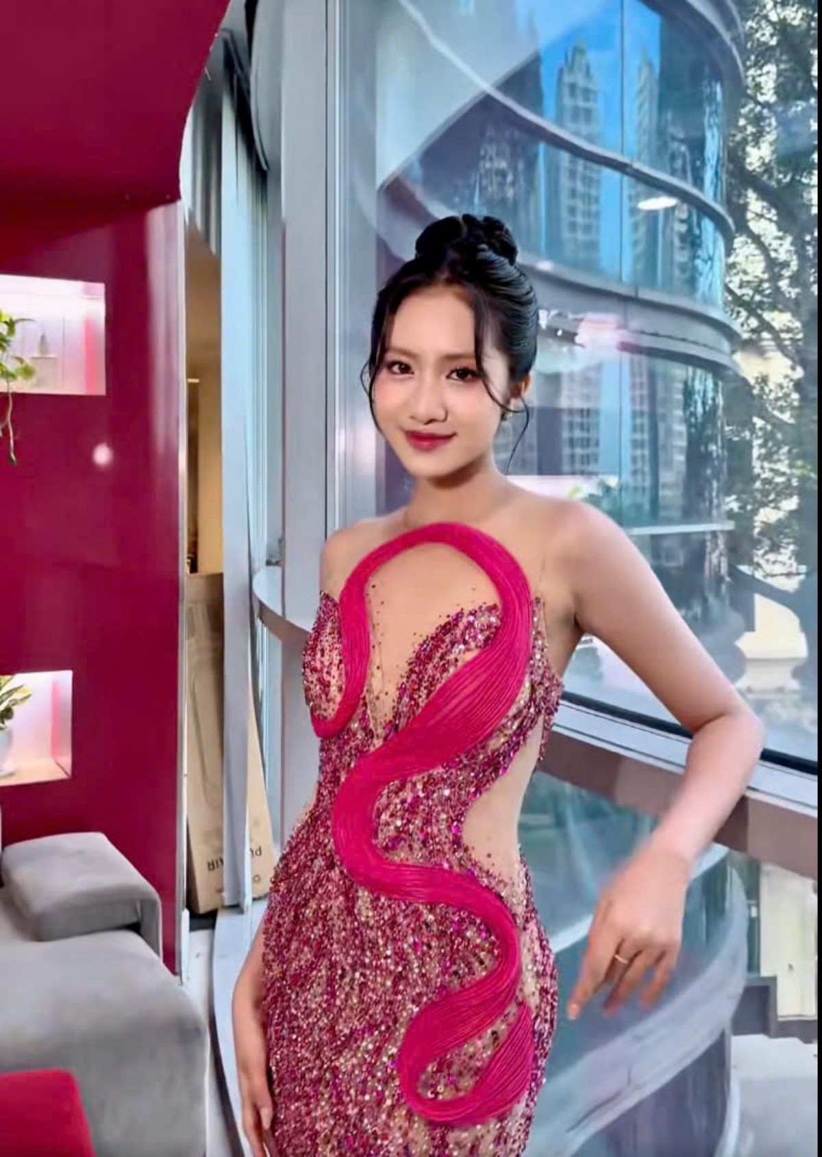 Hoa hậu Thanh Thủy, Hà Trúc Linh khoe nhan sắc yêu kiều trong cùng một thiết kế | Báo điện tử ...