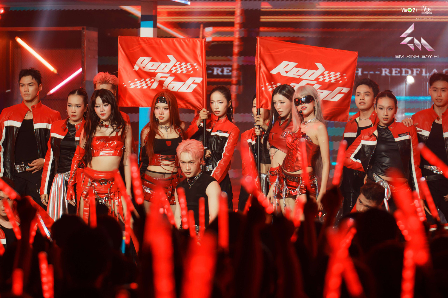 Em Xinh Say Hi - Live Stage 2: Đủ món chiêu đãi nhưng thiếu gia vị "gây nghiện" | Báo điện tử ...