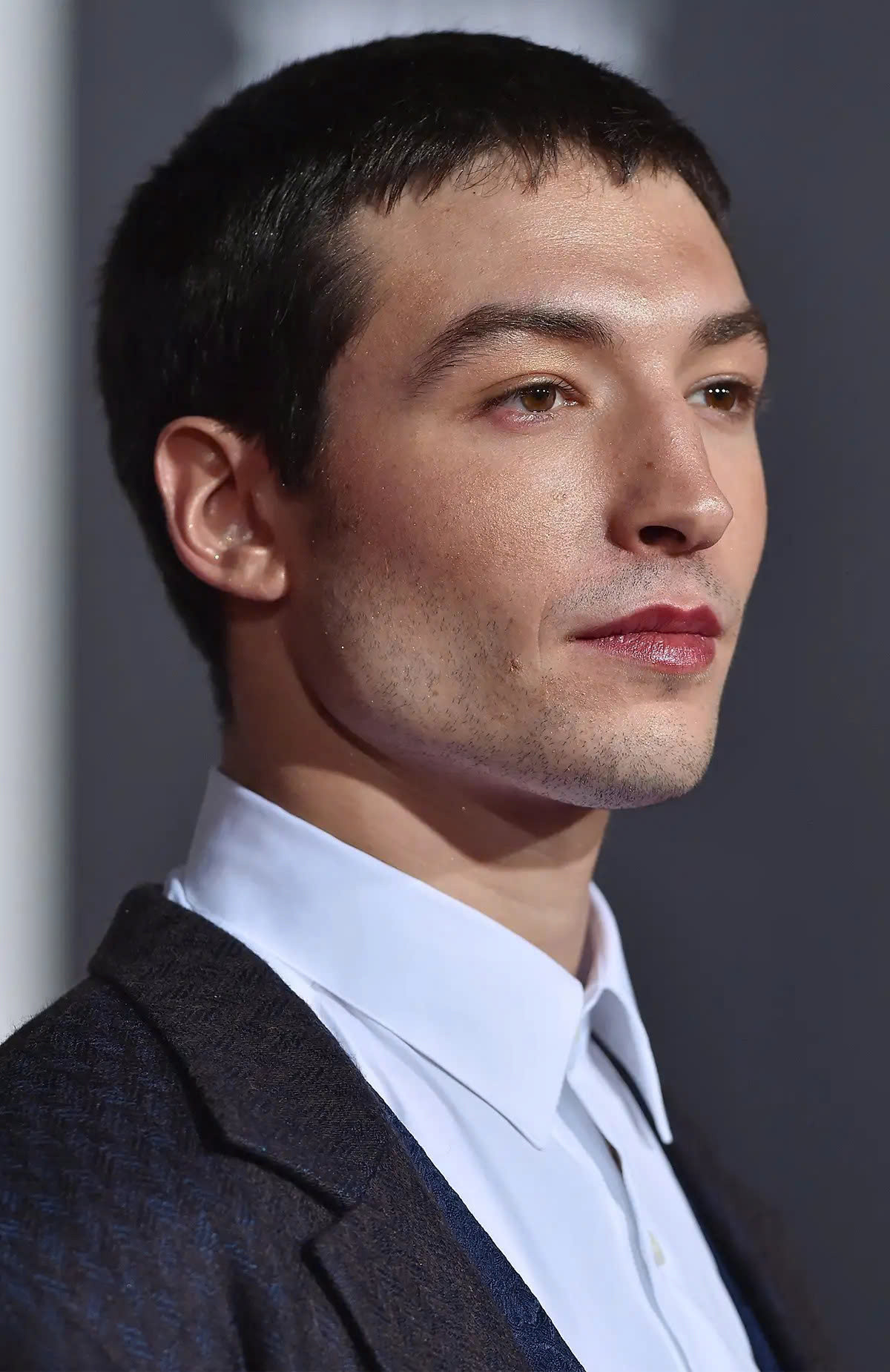 Sau hàng loạt scandal, ngoại hình "The Flash" Ezra Miller thay đổi khó ...
