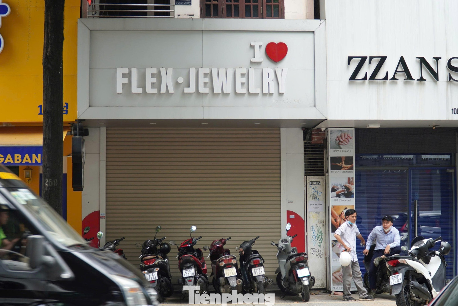 Cảnh tượng phố kinh doanh đóng cửa hàng loạt khắp các tỉnh thành | Báo ...