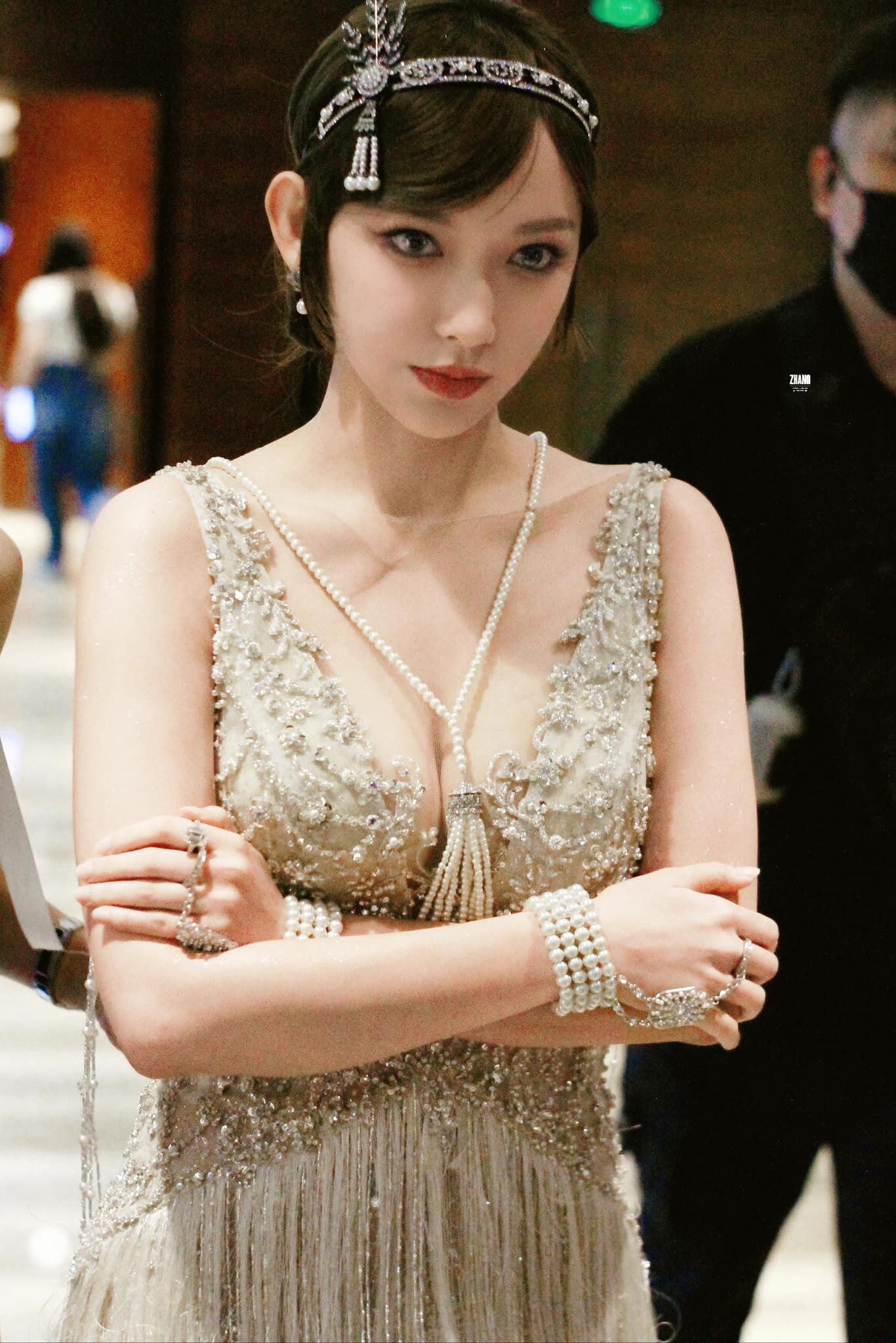 Tiệc thường niên Yuehua: Vương Nhất Bác đi "tông lào", Trình Tiêu là mỹ nhân Daisy | Báo điện tử ...