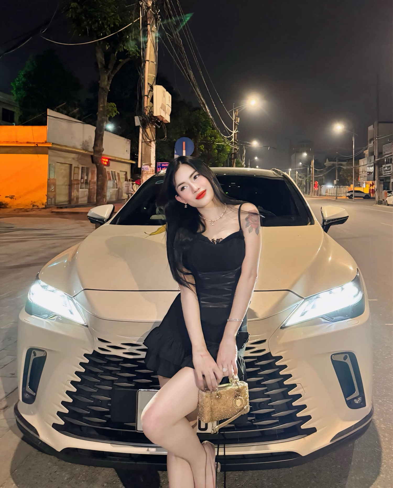 Võ Hà Linh "bay màu" kênh TikTok hơn 4 triệu follow, hội "săn sale" tiếc hùi hụi | Báo điện tử ...