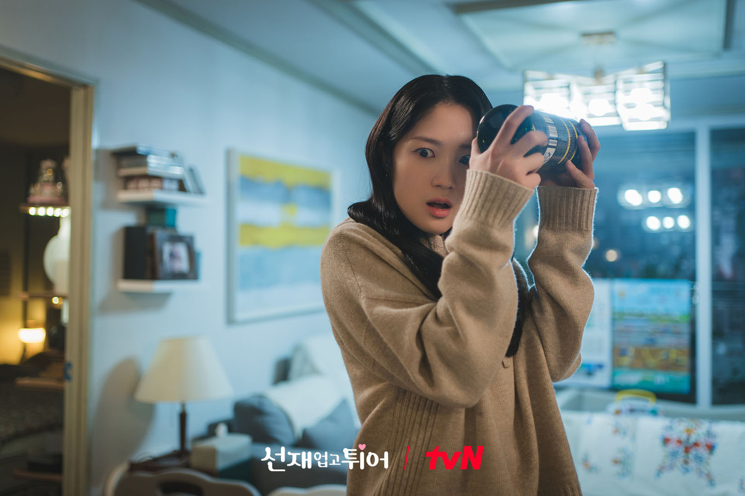 Lovely Runner: Sun Jae bị Im Sol bắt quả tang rình rập, tất cả là tại ...