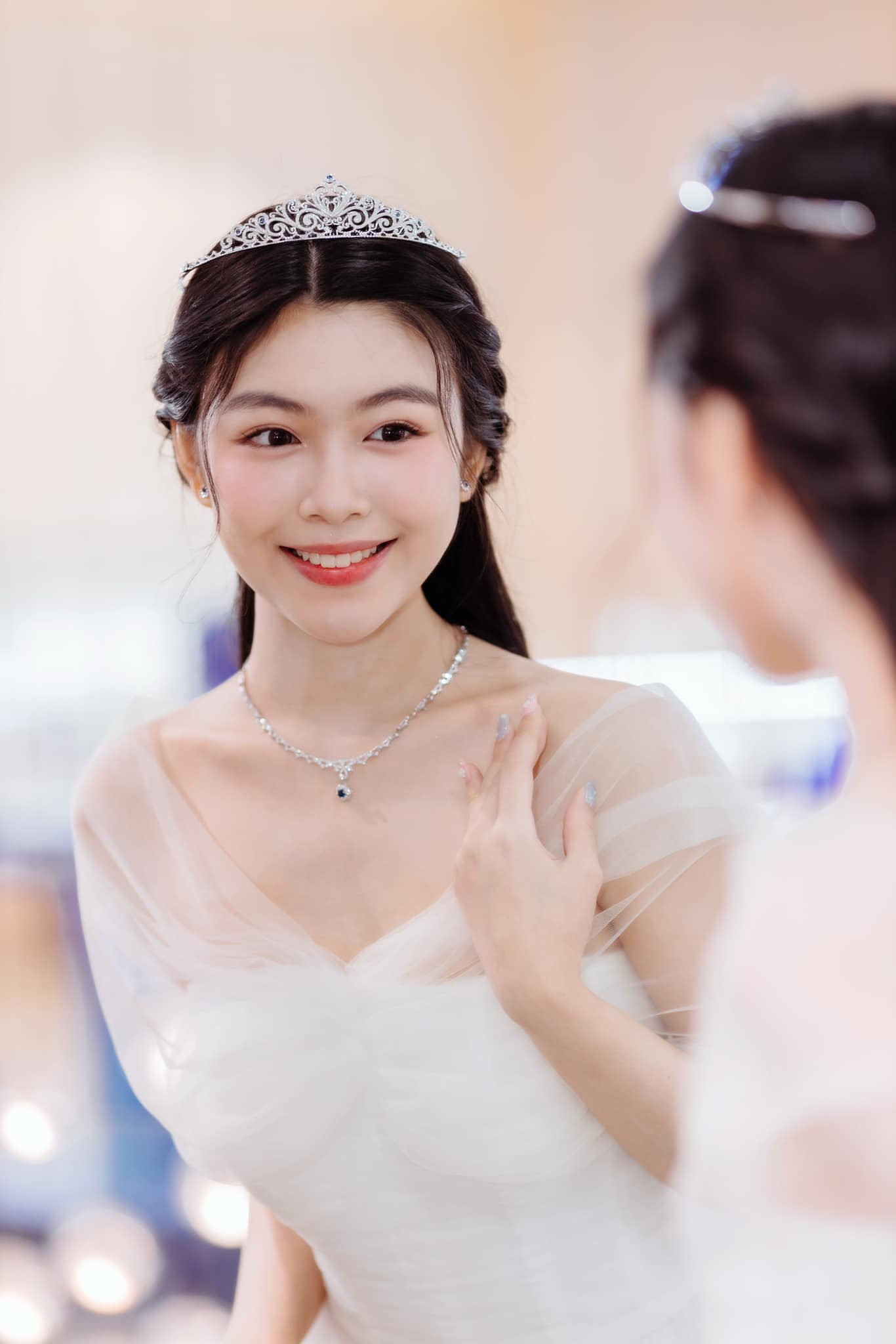 Bức ảnh này của Lọ Lem có gì đặc biệt mà netizen đoán chụp để đi thi ...