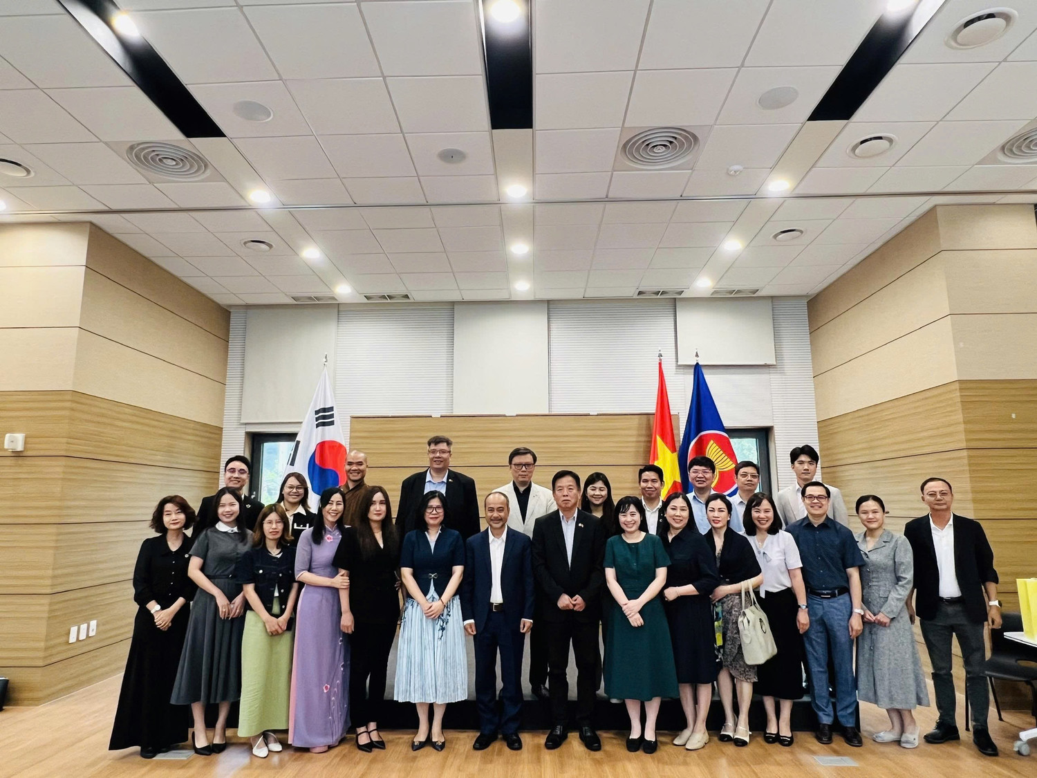 Xây dựng cộng đồng người Việt tại Hàn Quốc ngày càng phát triển mạnh mẽ ...