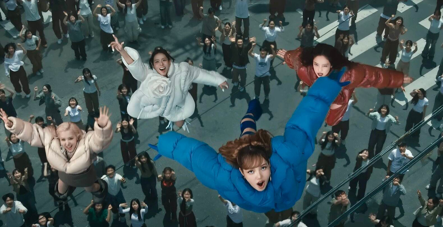 BLACKPINK "xập xình" với đồ của local brand đến NTK gốc Việt làm riêng trong "JUMP" | Báo điện ...