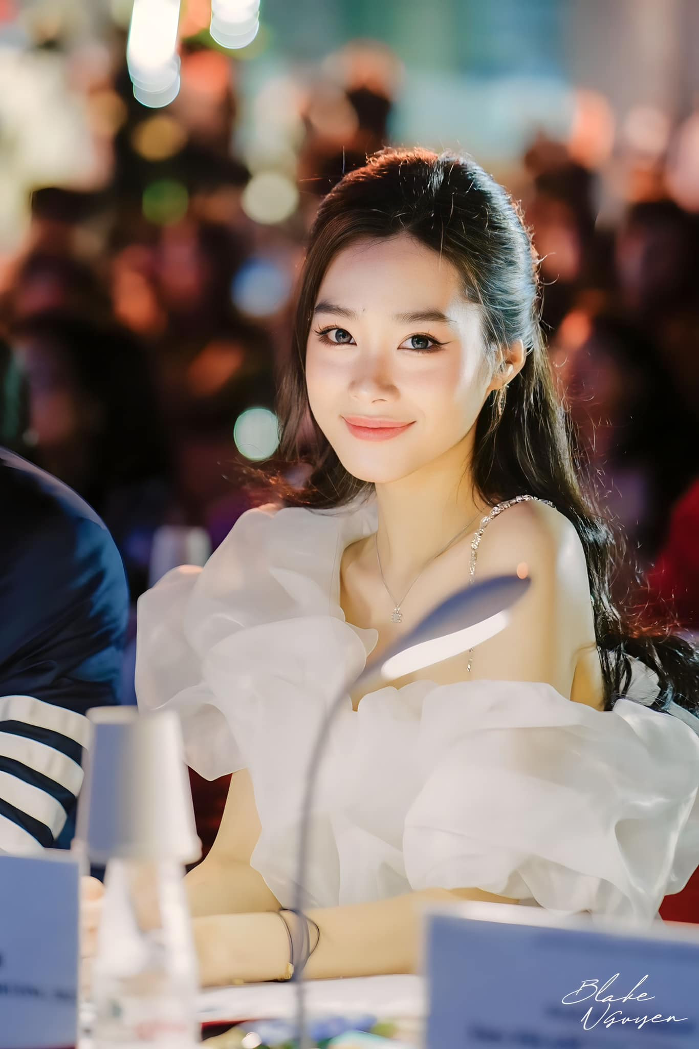 Nữ sinh Ngoại thương gây sốt với nhan sắc tựa "thần tiên tỷ tỷ" trong lễ tốt nghiệp | Báo điện ...