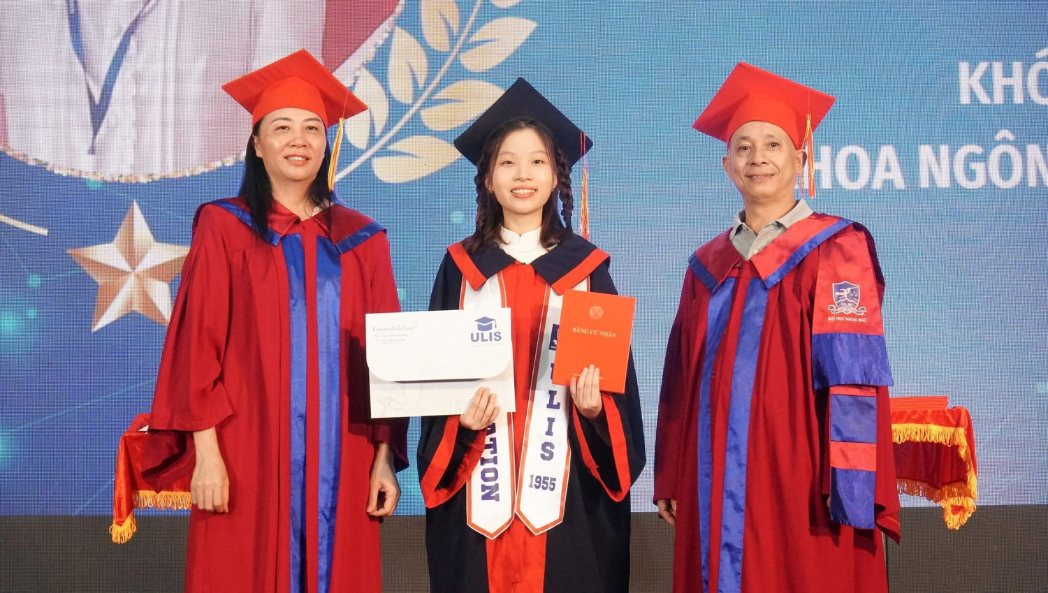 Nữ thủ khoa ngành ngôn ngữ Anh ‘biến áp lực thành động lực’ | Báo điện ...