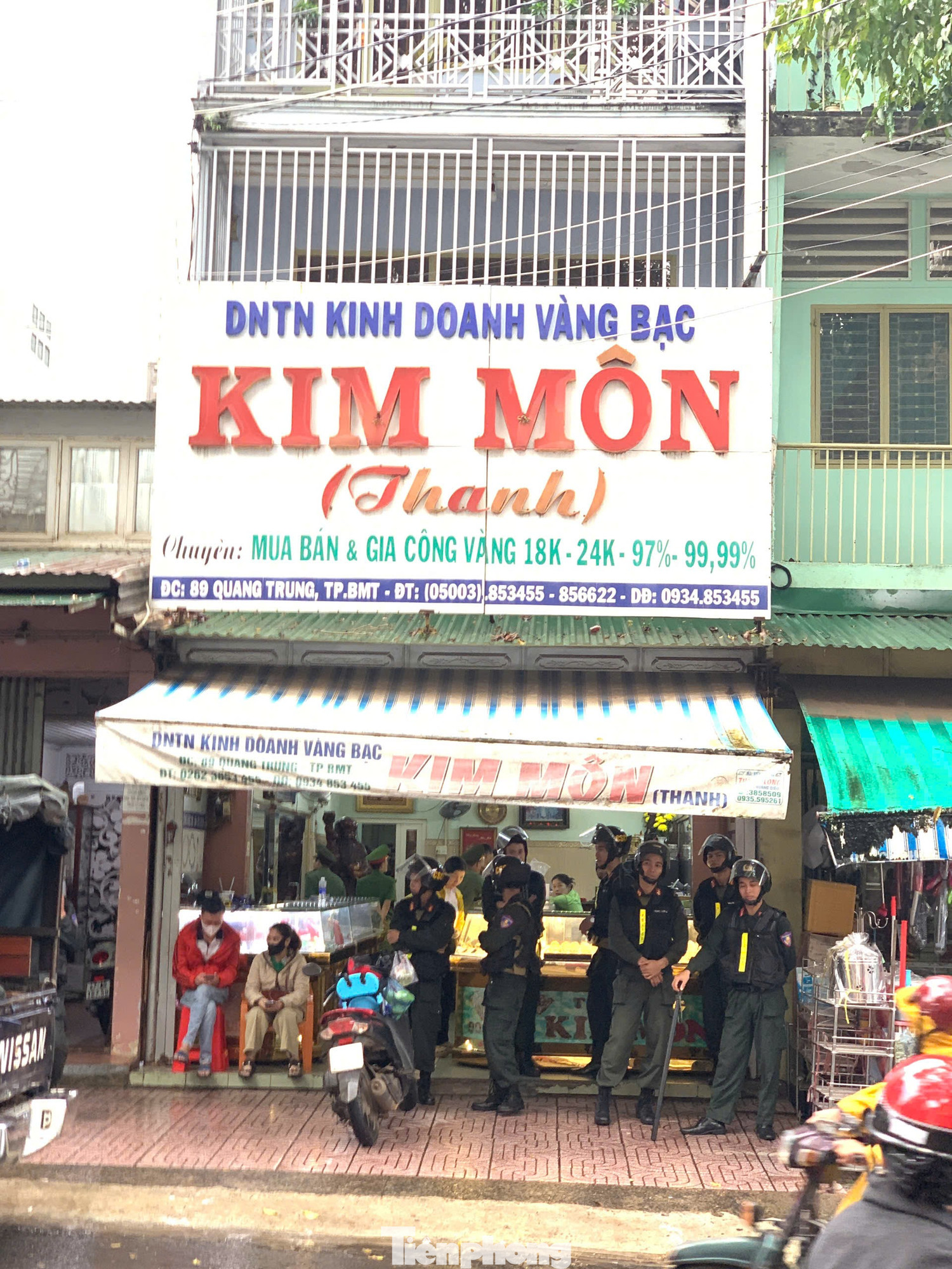 Công an xuất hiện tại tiệm vàng Kim Môn nổi tiếng tại Đắk Lắk | Báo ...