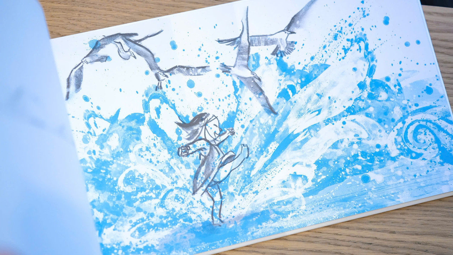 Sách tranh không lời của Suzy Lee: Khoảng trời rộng mở chào đón các độc ...