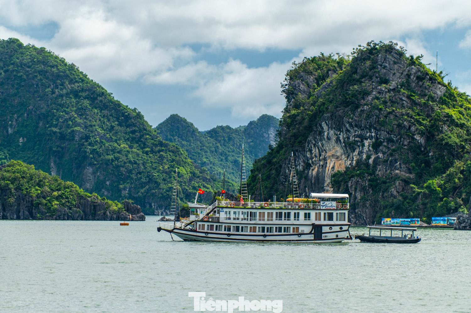 Vẻ đẹp của vịnh Hạ Long được 3 lần UNESCO công nhận là di sản | Báo ...
