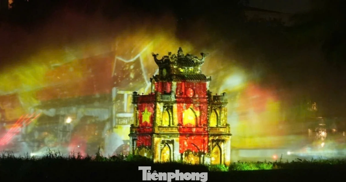 Mãn nhãn màn trình diễn 3D mapping rực sáng mặt nước Hồ Gươm | Báo điện ...