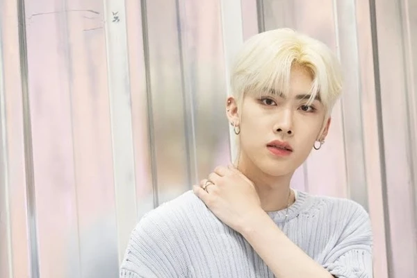 Ricky (ZEROBASEONE) bị quản lý mắng mỏ vì tự ý livestream với fan?