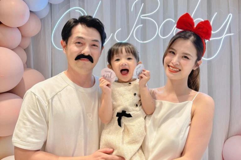 Vợ chồng Đông Nhi hé lộ giới tính nhóc tì thứ 2, phản ứng của Winnie ...