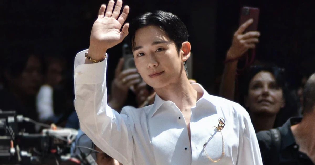 Milan Fashion Week: Jung Hae In đẹp trai vẫn bị chê vì không cân được ...