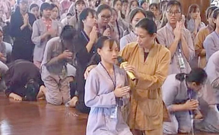 Bản tin 8H: Làm rõ clip cô gái bị ‘vong nhập’ trong khóa tu mùa hè chùa ...