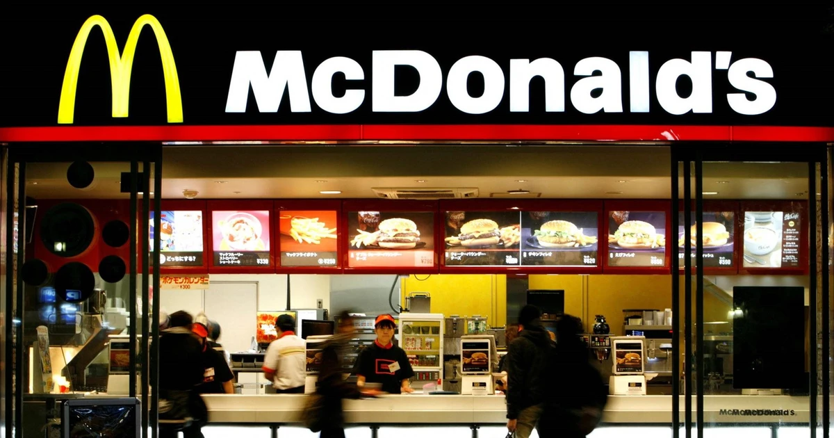 Bị phản ứng dữ dội vì 'đu trend' phản cảm, McDonald's Việt Nam lập tức ...