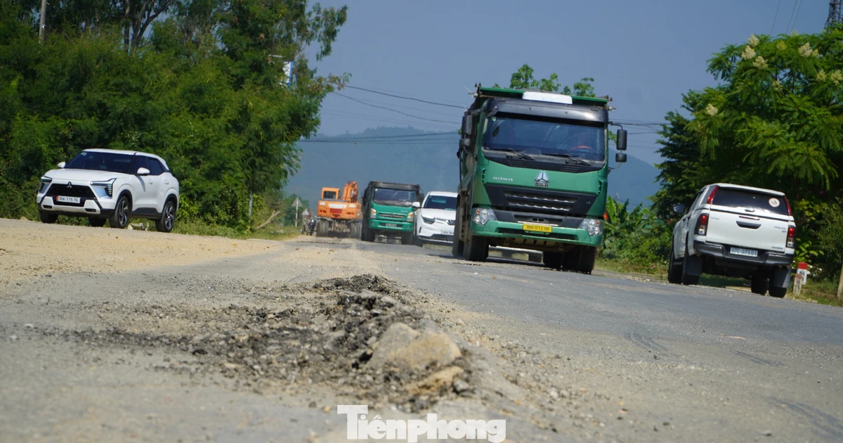 Bất an trên tuyến đường ‘oằn mình’ gánh xe tải