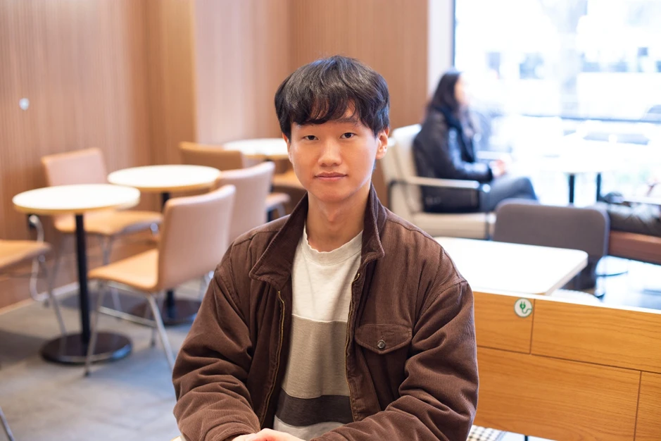 Nhà toán học người Hàn Quốc đã giải được bài toán không lời giải sau ...